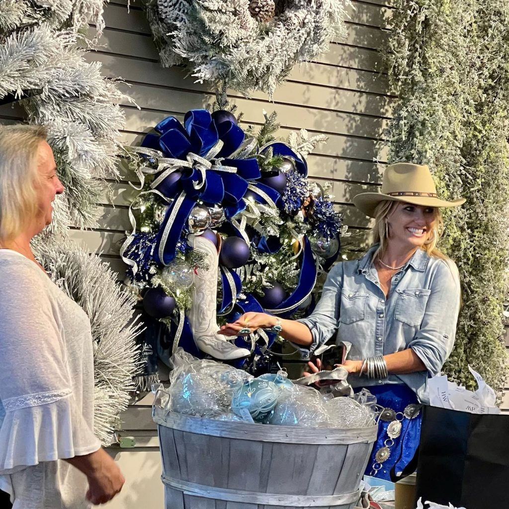 DCC Alumni Holiday Wreath Making – Dallas Cowboys Cheerleaders