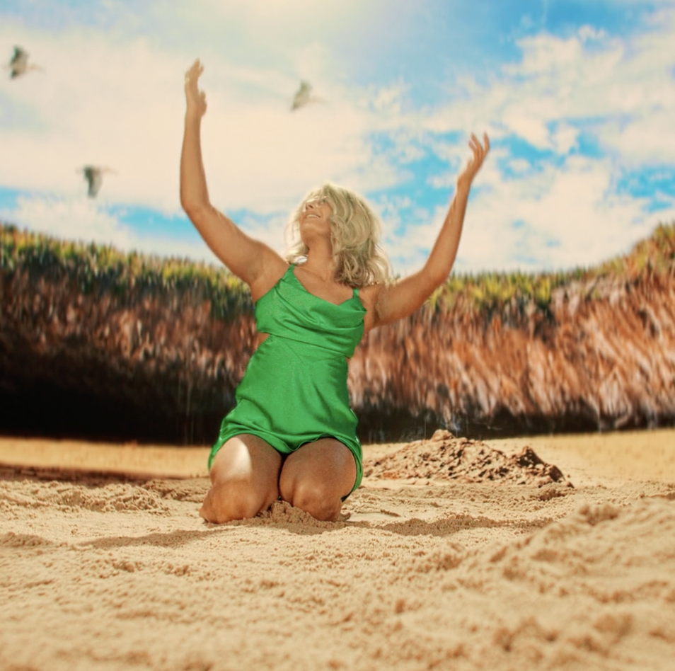 DCC In Motion: Anna Kate at the Beach – Dallas Cowboys Cheerleaders